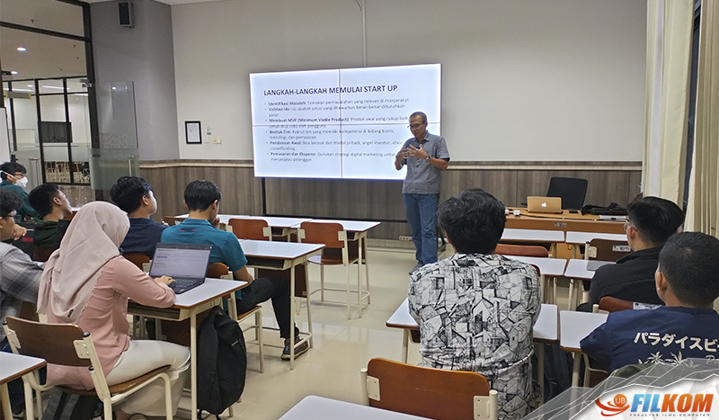 Prodi SI FILKOM Adakan Kuliah Tamu Praktisi Industri dalam Program Visiting Profesor 3 in 1 ...